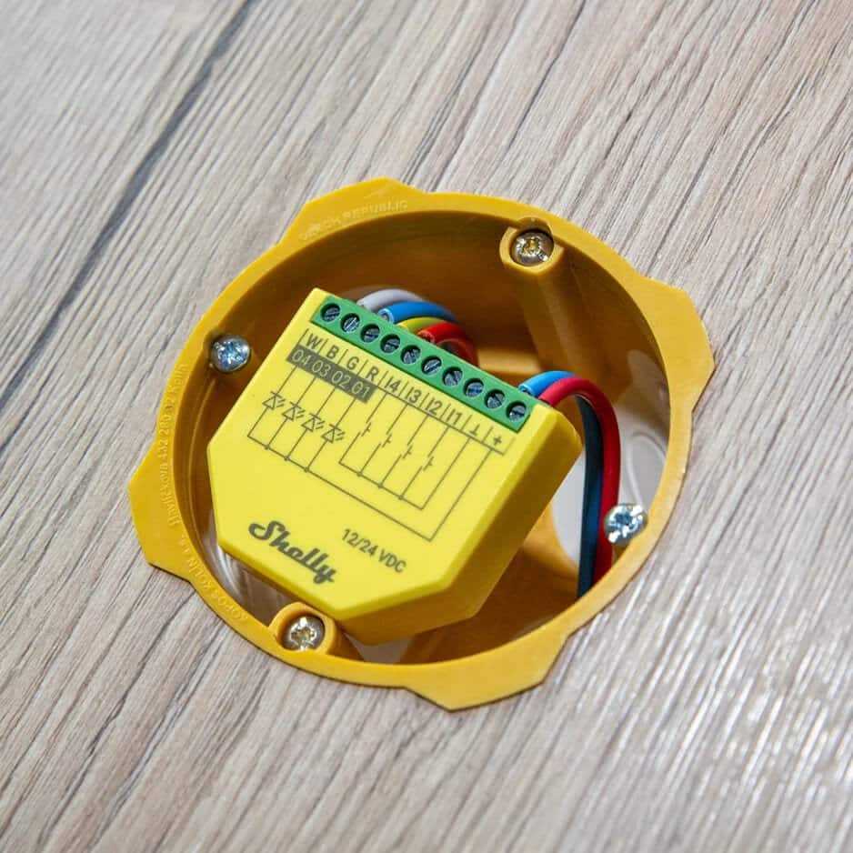 Shelly Plus RGBW PM LED juostos valdiklis (Wifi, Bluetooth), modelis ...