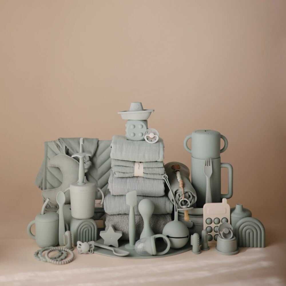 Mushie puodelis su snapeliu Sage, žalias, žema kaina | Varle.lt