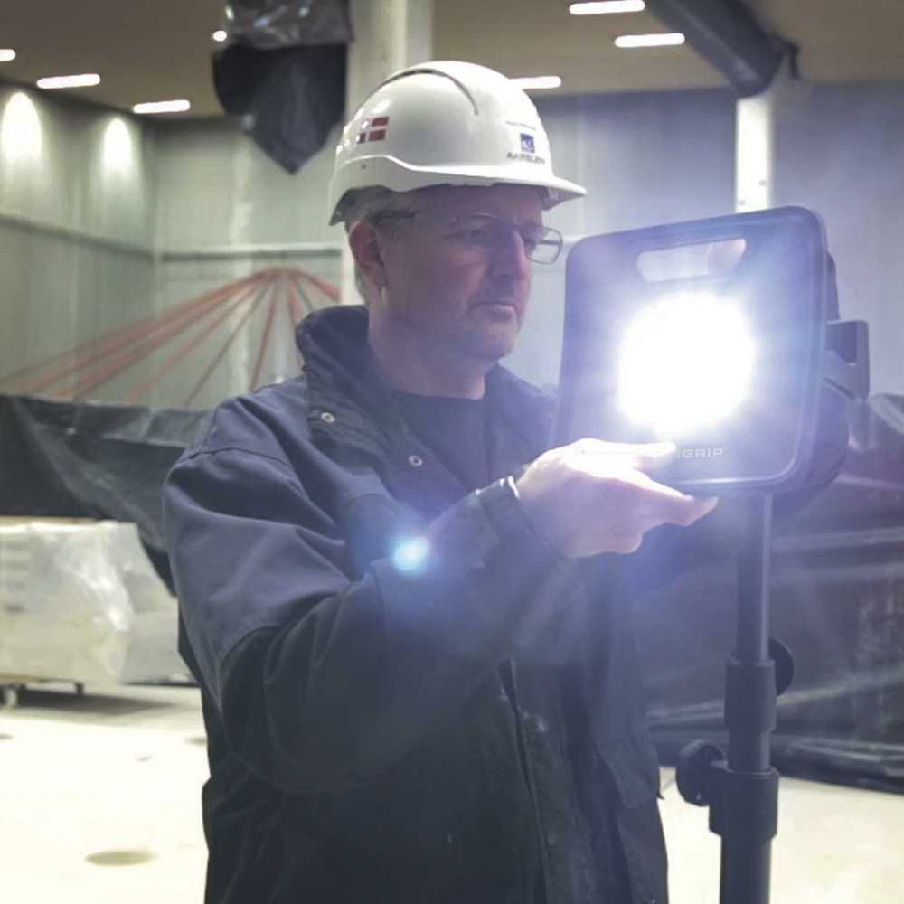 COB LED darbo lempa 6000 liumenų, NOVA 6K 03.5442 + trikojis 03.5431 SCANGRIP [49.0215], modelis ...