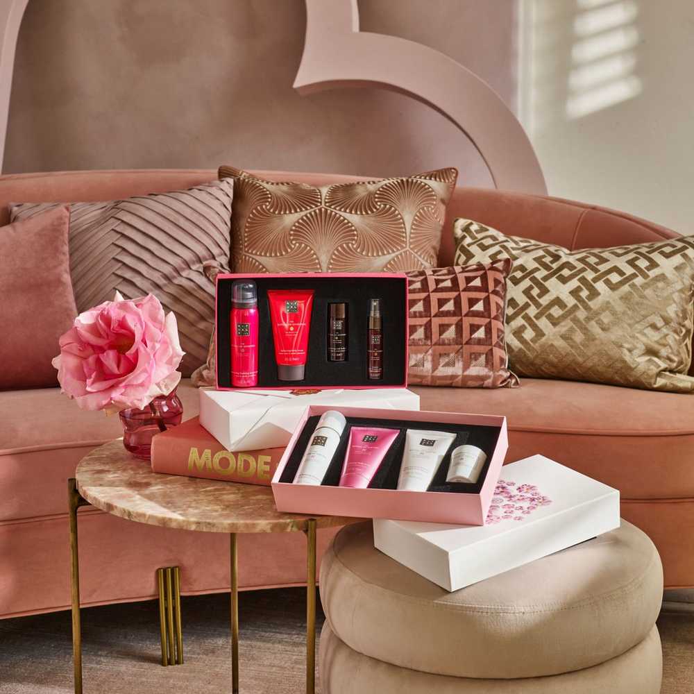 Rituals The Ritual of Sakura kūno priežiūros dovanų rinkinys, modelis ...