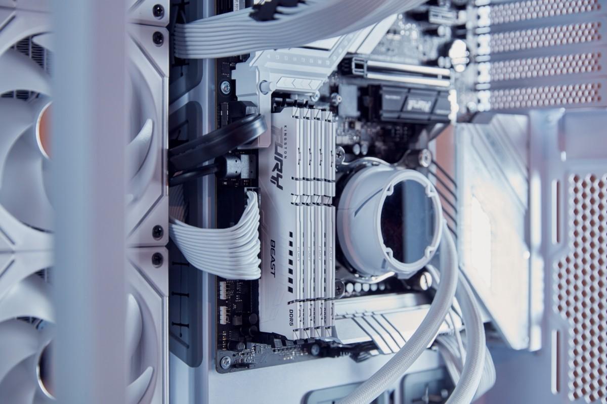 RAM Kingston Atmintis DDR5 Fury Beast 32GB(1*32GB) / 6000 CL36 balta ...