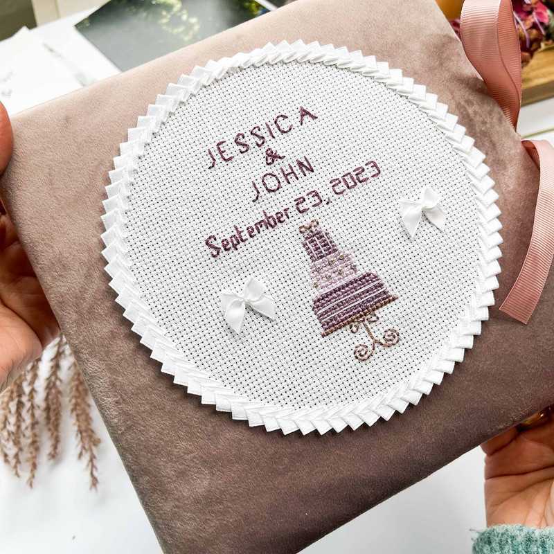 Klevo Albums Vestuvių Svečių knyga su Jūsų vardais, Dūminė rožinė spalva ir Alyvinės siuvinėtos ...