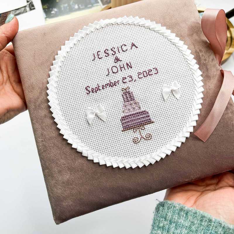 Klevo Albums Vestuvių Svečių knyga su Jūsų vardais, Dūminė rožinė spalva ir Alyvinės siuvinėtos ...