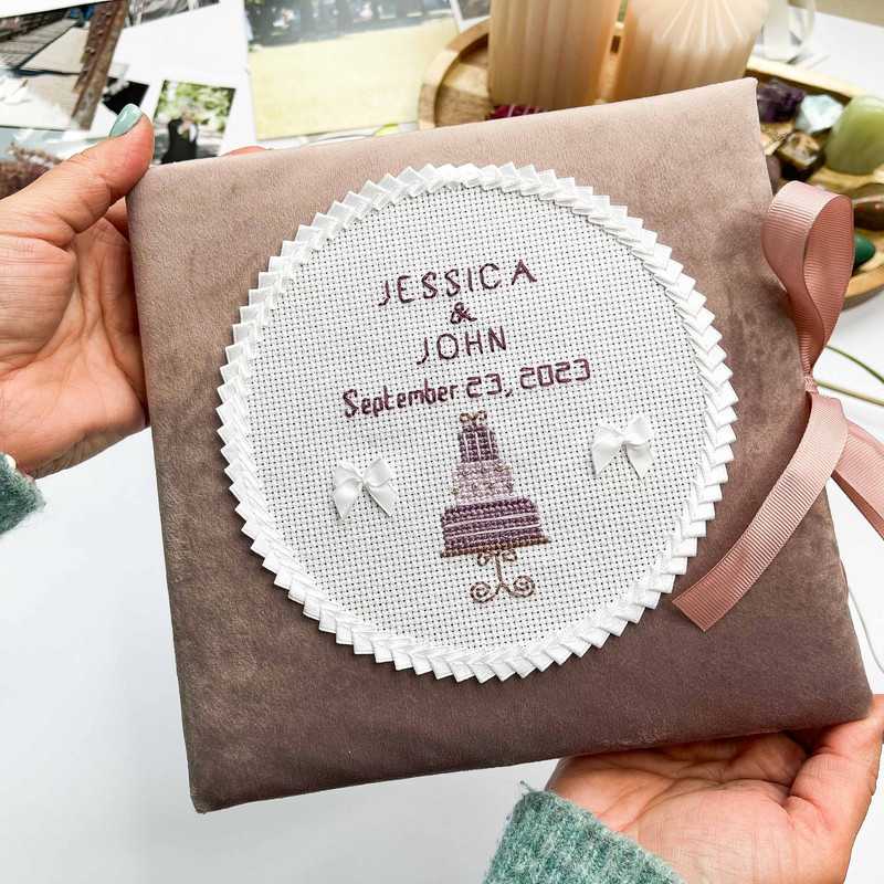 Klevo Albums Vestuvių Svečių knyga su Jūsų vardais, Dūminė rožinė spalva ir Alyvinės siuvinėtos ...