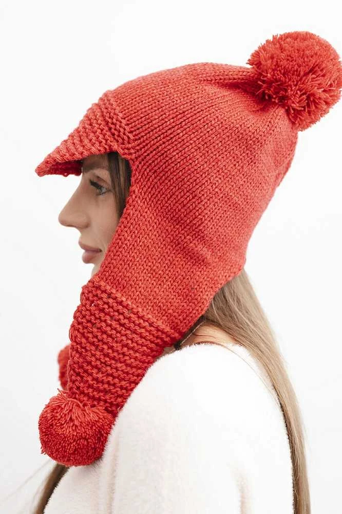 Kepurė Women's winter cap with wool, visor, and pom-poms K475 red, žema ...