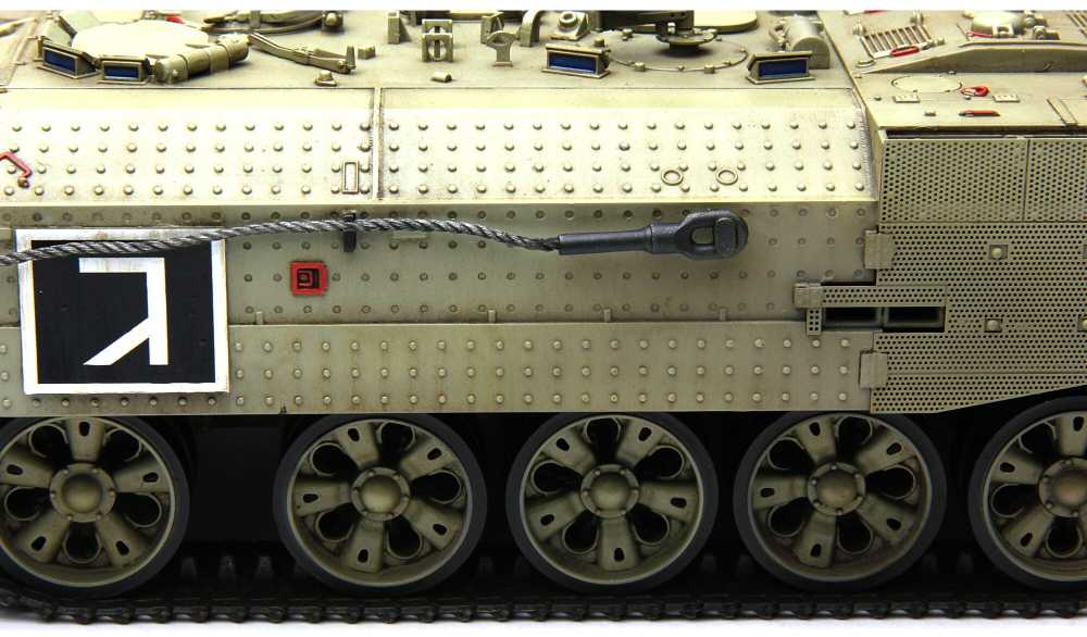 Meng Model - Israel Heavy Armoured Personnel Carrier Achzarit, 1 / 35 ...