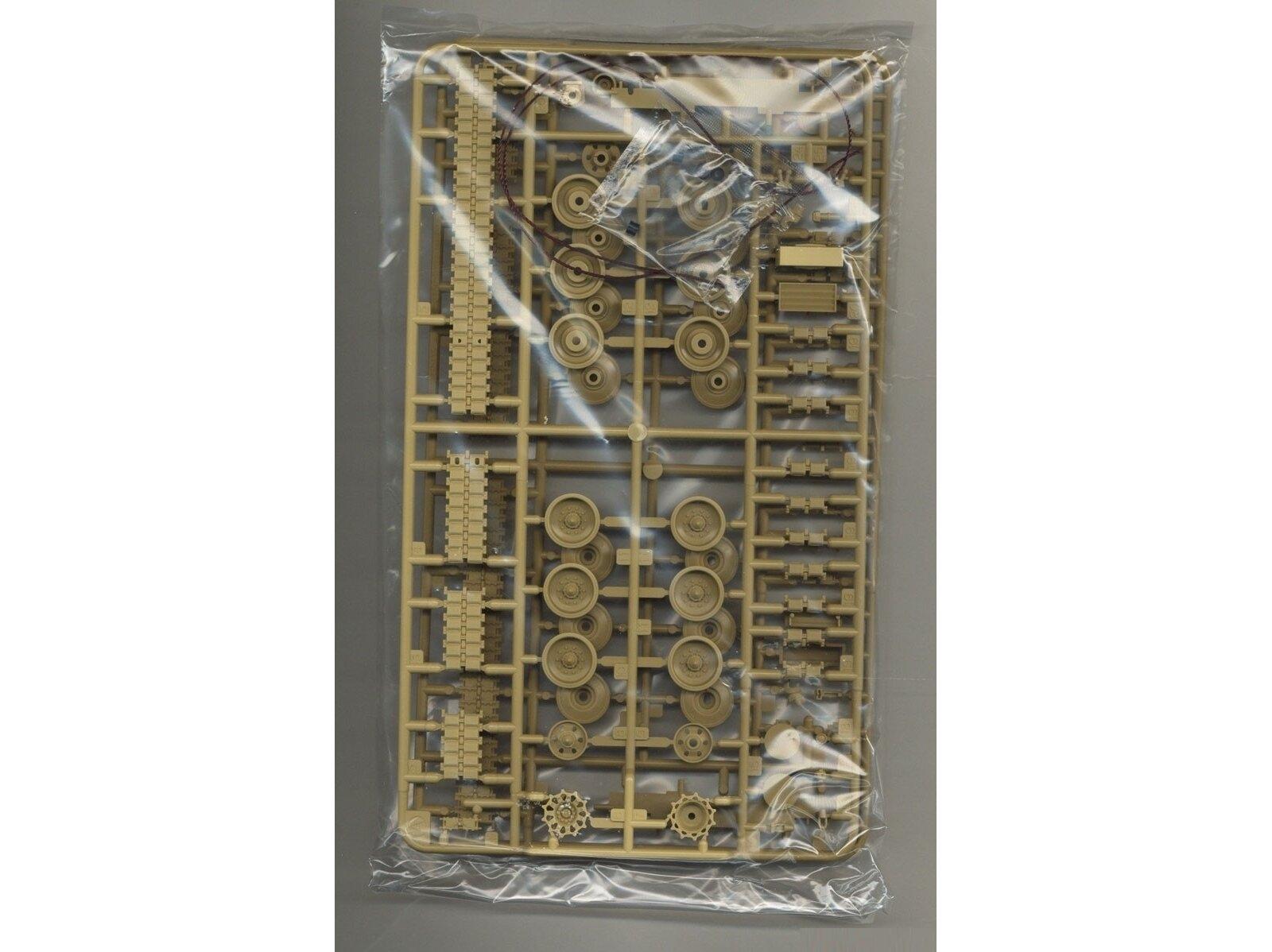 Tamiya - British Main Battle Tank Challenger 2 (Desertised), 1 / 48 ...